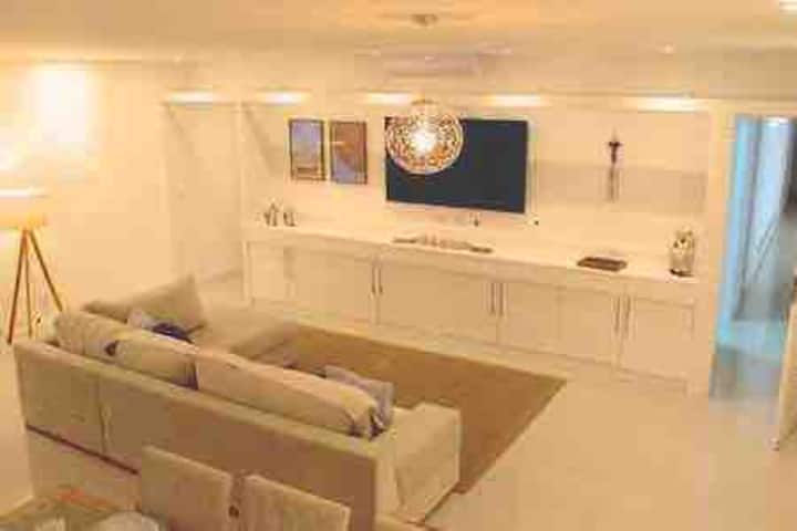 Maravilhoso Ap Com Vista Lateral Para O Mar - Copacabana