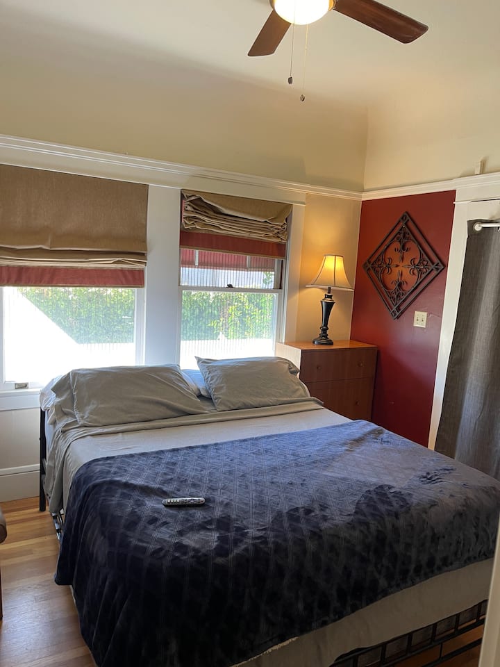 En-suite W/private Bath 2 Blocks To Mírale Mile5 - Stockton, CA