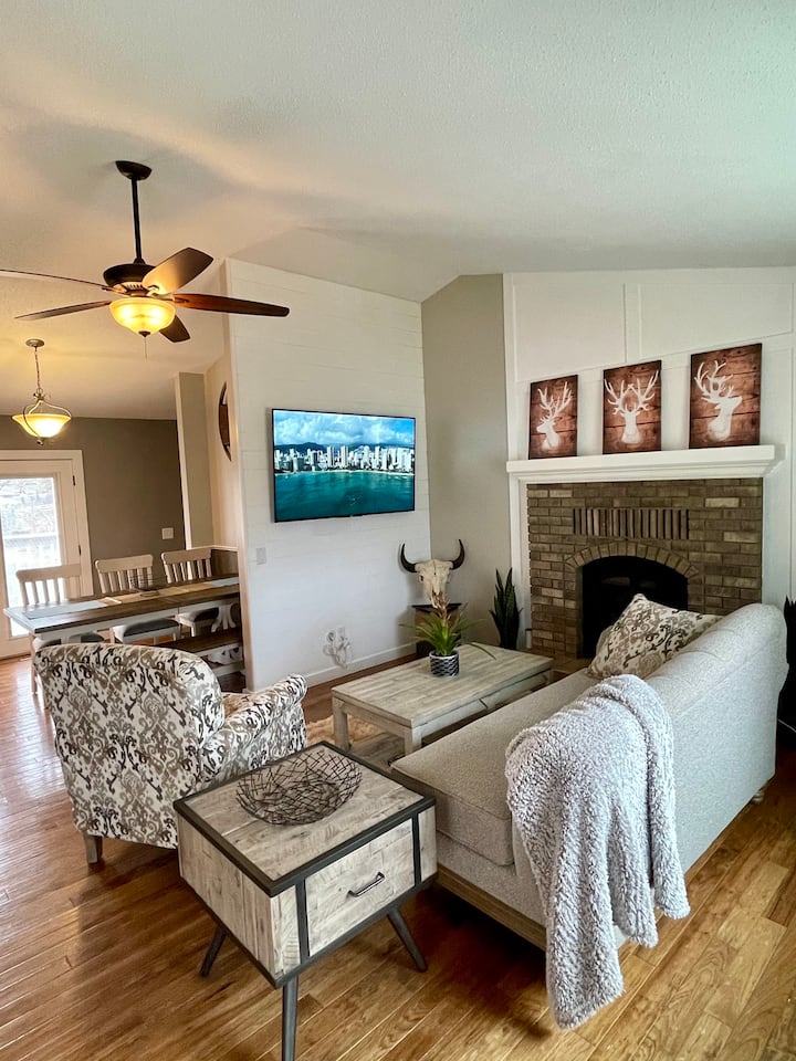 Modern Country Home - In The Heart Of Rapid City - Rapid City, SD