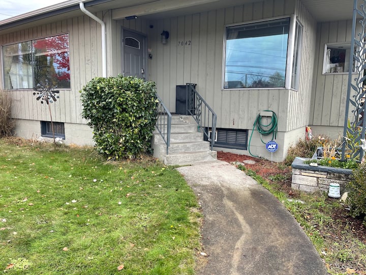 Entire Two Bedroom Unit In West Seattle - Seattle, WA