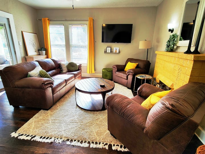 Charming Updated Whole Apartment Sleeps Up To Six! - San Antonio, TX