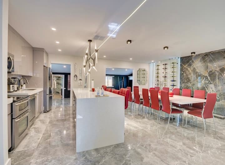 Oasis Home | Pool | Cinema | 10 Beds - Hard Rock Stadium - Miami Gardens