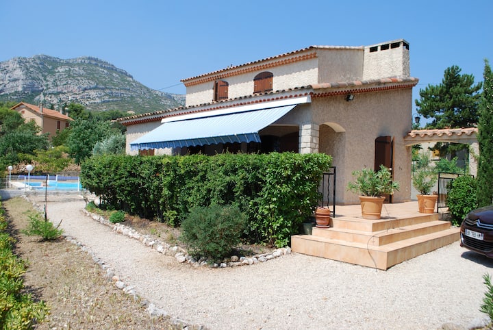Belle Maison Provençale Avec Vue Sur Le Garlaban - Aubagne