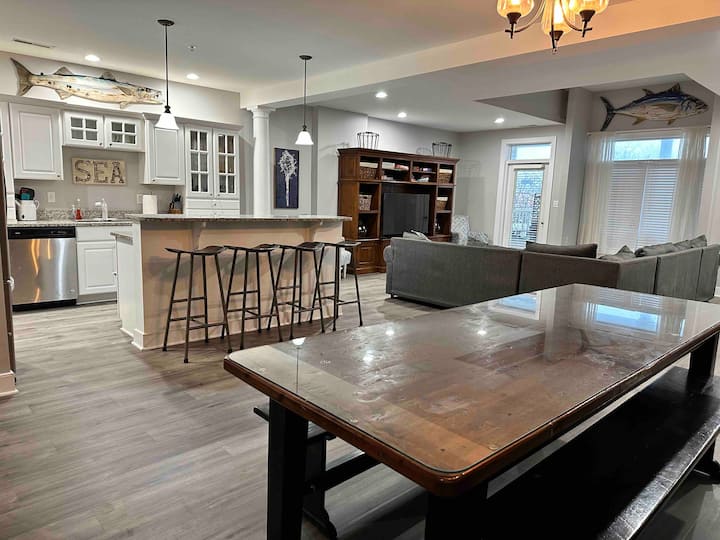 Beach 200ft | 5br 5ba Oceanside Condo | Sleeps 14 - Ocean City, MD