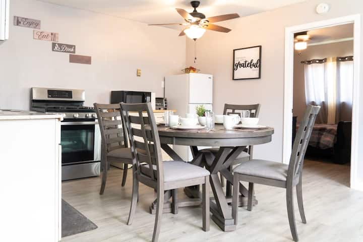 Adorable One Bedroom Studio For A Good Cozy Stay. - San Bernardino, CA