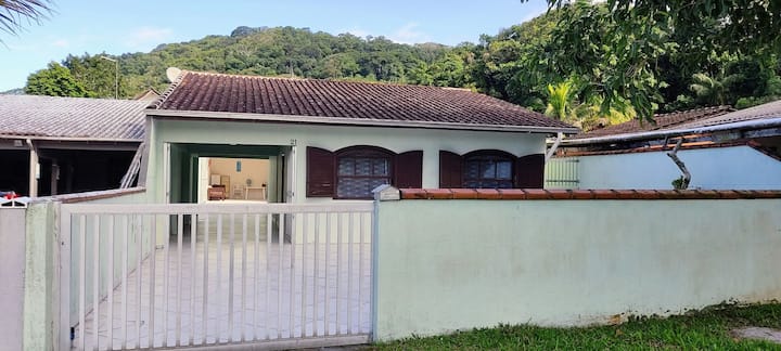 Casa Em Guaratuba, Praia De Caieiras - Pr. - Guaratuba