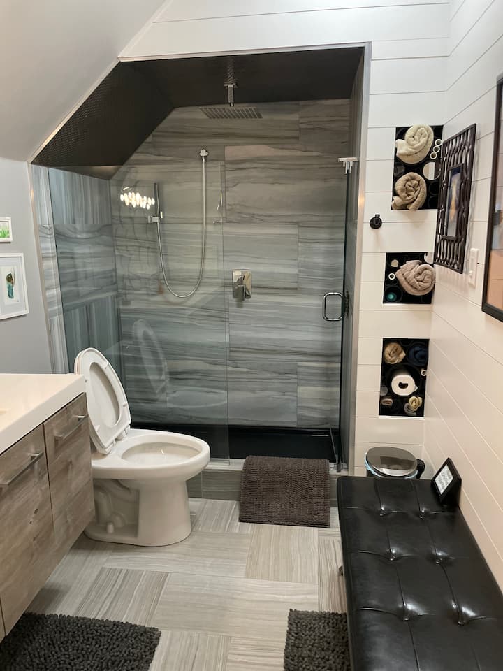2 Blocks From Wealthy St. Shopping & Dining! - Grand Rapids, MI