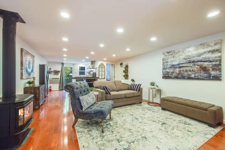 Stylish Guest House On A Beautiful Estate - Morgan Hill, CA