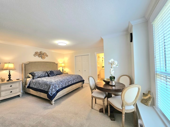 Blissful Home Airbnb (Lily Room) - White Rock