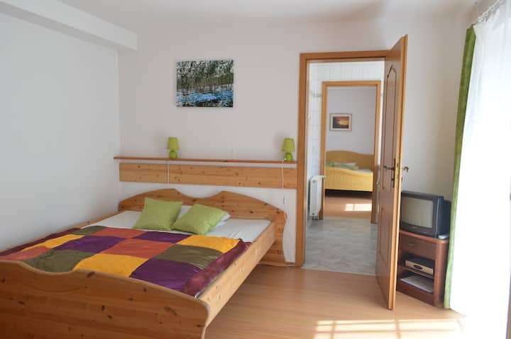1 Familienzimmer Mit Terrasse, Pool & Garten - Potsdam