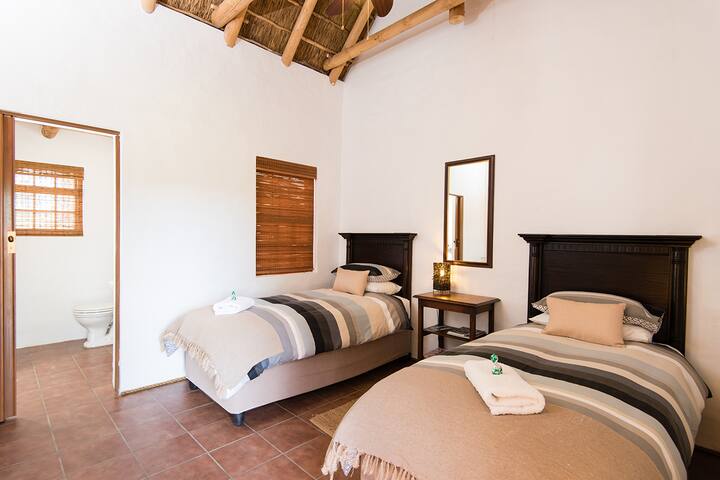 Verberg Herberg Farm Room 3 - Willowmore