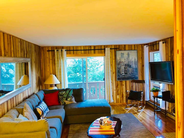 Hunter Mtn. 2 Bdrm/2 Bth Condo, Sauna, Pvt Deck - Hunter, NY