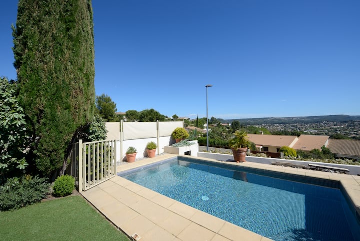 Studio & Piscine Dans Un Petit Coin De Provence - La Fare-les-Oliviers