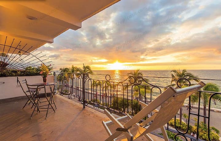 Luxury Ocean Front Condo Malecon Location & View ! - Conchas Chinas