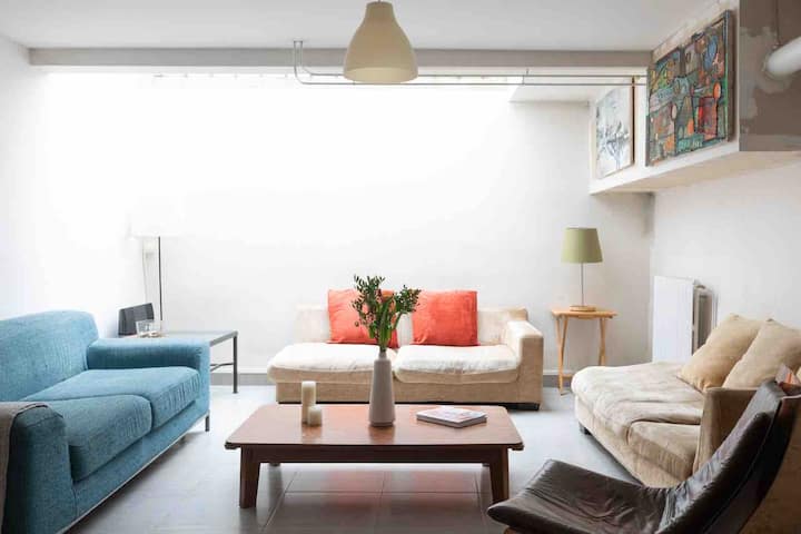 2 Gîtes 6-7 Chambres.métro Jourdain Ou Botzaris. - Paris