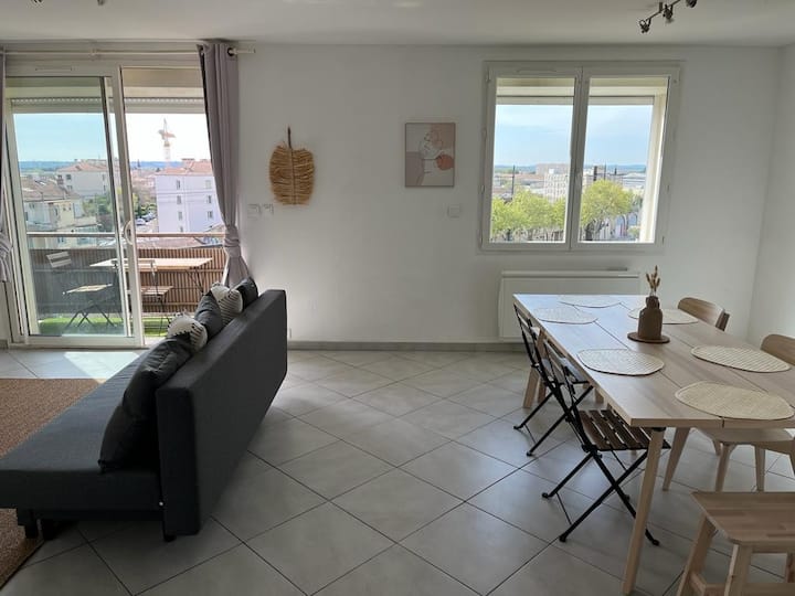 Appart Lumineux En Centre-ville - Marguerittes