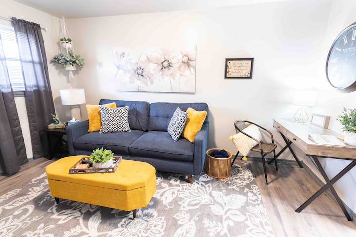 Stylish Clean Comfy Apt In Central Lawton(14) - ロートン, OK