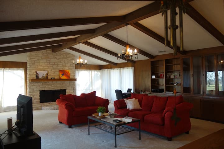 Lovely Room In Quiet Country Home Near Austintx - Elgin, TX
