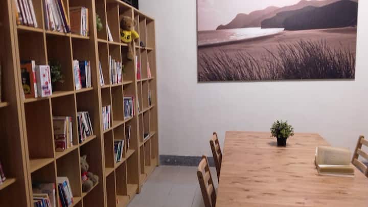 月租『  12坪陽台大套房可住四人 』鄰近嘉義大學和嘉義榮民總醫院！ - Chiayi