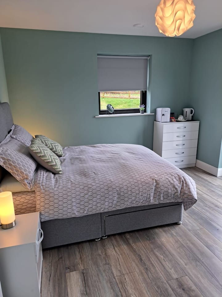 Lovely Room,  Private Entrance & Bathroom - Clonakilty