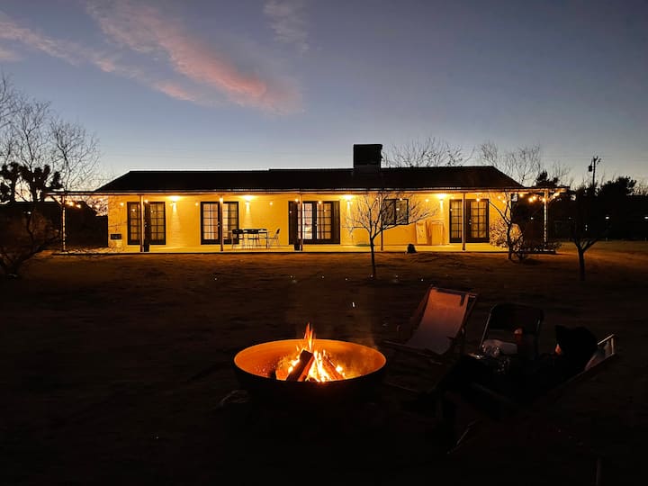 Jt, 4bed, Hot/cool Tub, Sun Bed, Fire Pit, Cinema - Yucca Valley, CA