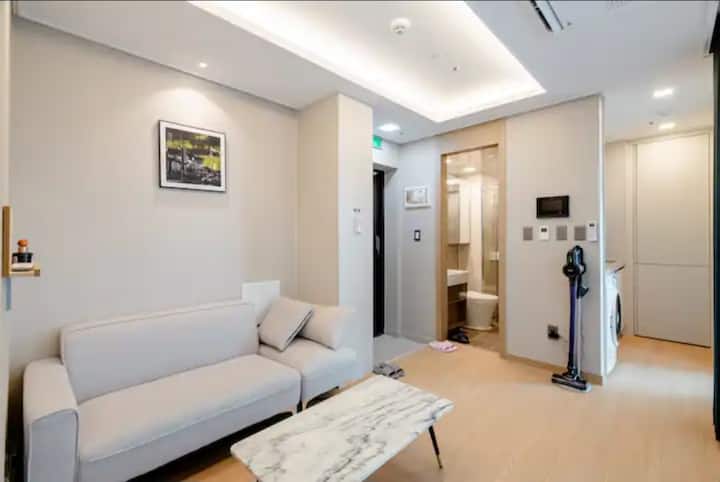 :  중심가 분리룸   :호텔침구& 해운대역&벡스코&루프탑수영장#벡스코 - Nam-gu