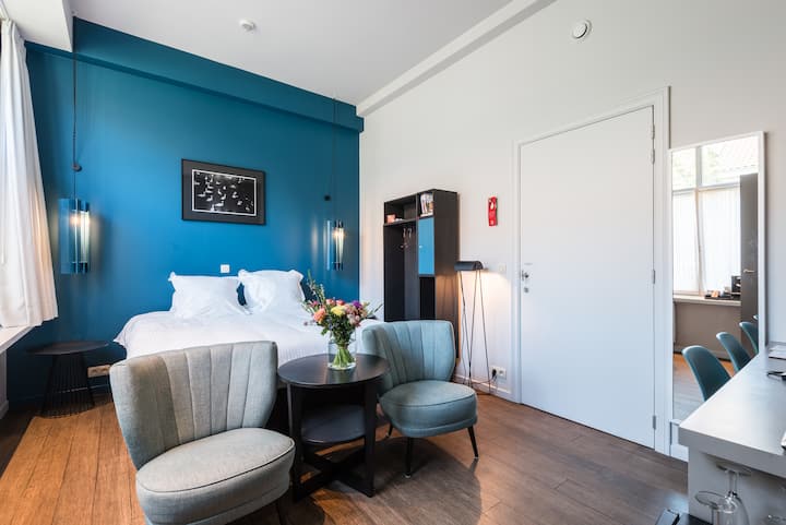 Luxurious Design & Digital Boutique B&b - Bruges