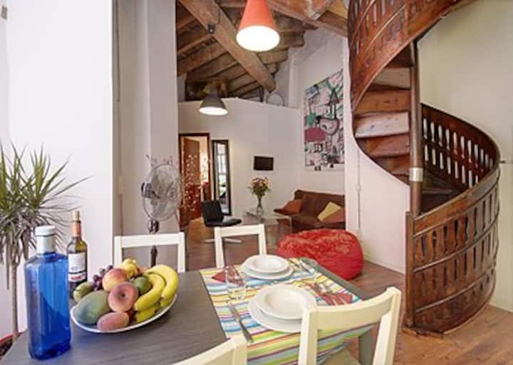 Entre Catedral, Lonja Y Ayuntamiento... Vívelo!!!! - Valencia