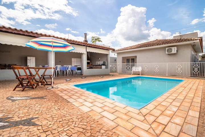 Casa Segura No Centro Da Cidade - Brotas