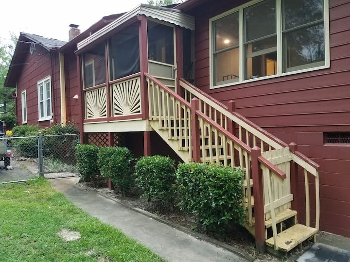 One Bedroom Bungalow, Walking Distance To Duke. - Durham, NC