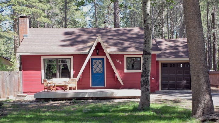 Charming Cottage Near Skiing, Lake, Shops & Hiking - South Lake Tahoe, CA