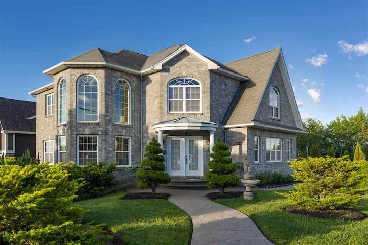 Beautiful And Peaceful Home (Monthly Rentals) - Halifax