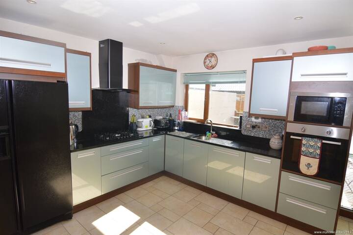 Family Home, Quiet Location In Newtownmountkennedy - ウィックロー