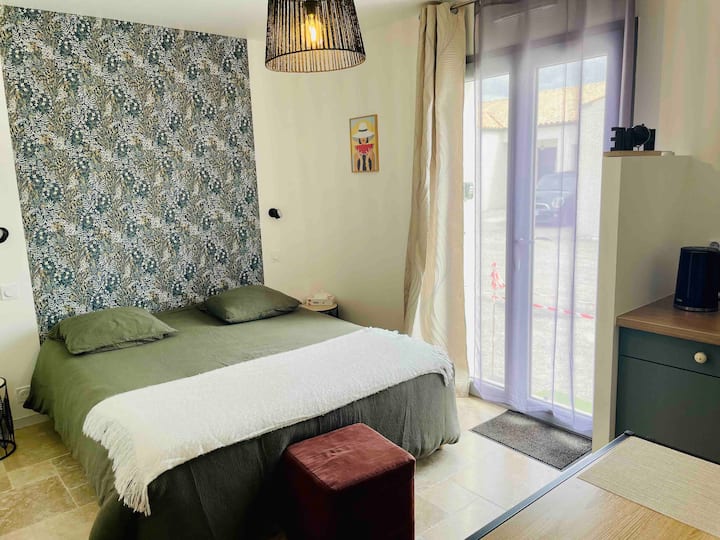 Chambre Style Chic Avec Accès Indépendant - La Rochelle