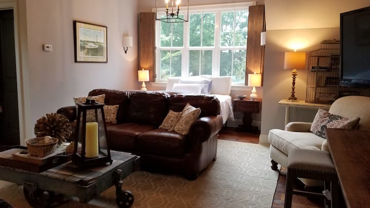Quaint Carriage House Near Davidson College - Davidson, NC
