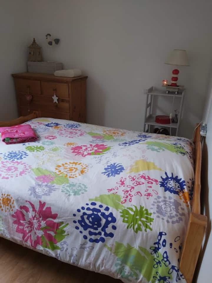 Chambre Confortable Dans Appartement Au Rdc - Bourg-en-Bresse