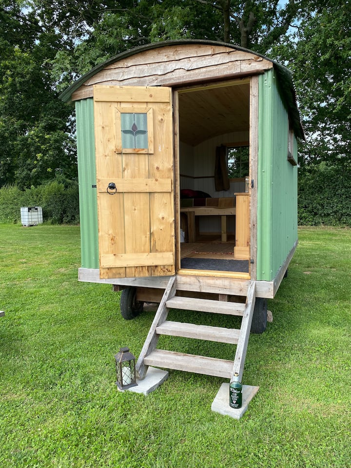 'Knock Knock', A Cosy Shepherd Hut - Ledbury