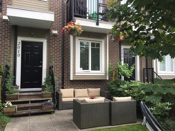 Ground Floor One Bedroom Suite With Garden Patio - Vancouver