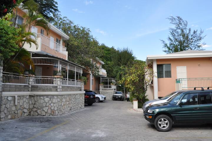 Quiet And Secure Townhouse Complex C - Puerto Príncipe