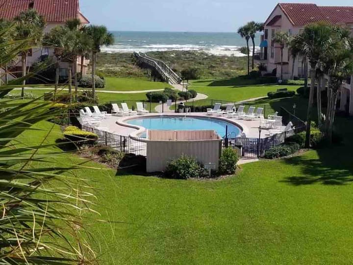 Seaplace- Sleeps 7! 2 Pools, Beach Access! - St. Augustine Beach, FL
