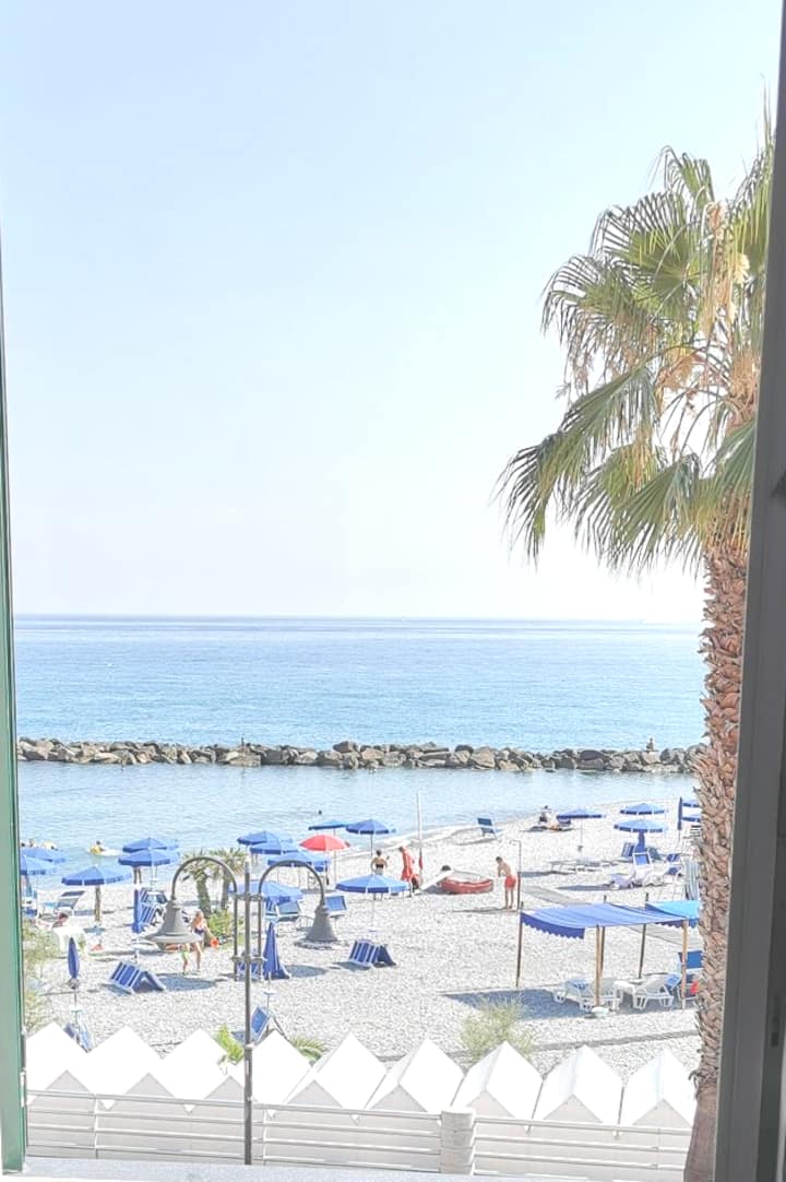 Splendido Bilocale Sul Mare, Stile "Industrial" - Ventimiglia