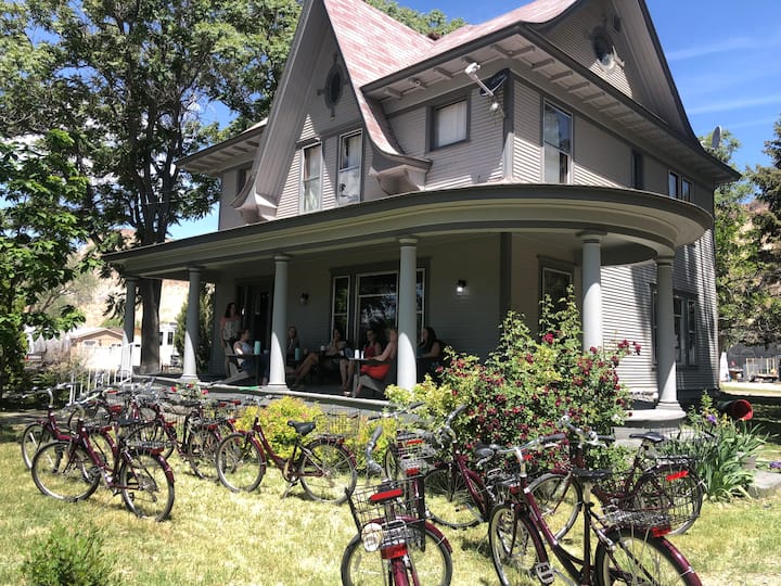 The Magnolia House, Victorian Wine Retreat - Palisade, CO