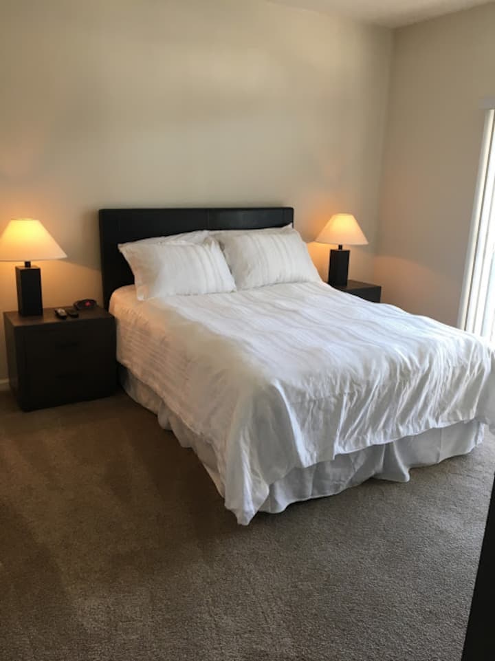 Updated & Clean 1bed/1bath In Rochester- - Troy, MI