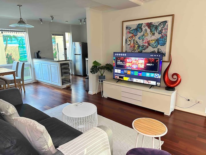 Spacious 2-storey Cbd House | Free Parking - Adelaide