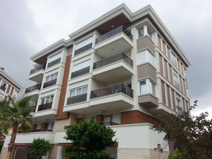 4 Комнатная квартира в Центре со всеми удобствами - Tashkent