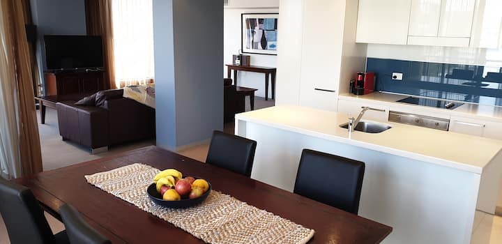 Spacious Sub-penthouse Apartment With Awesome View - Adelaida