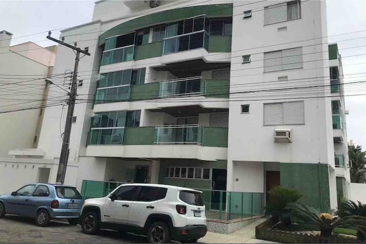 Apartamento Aconchegante Com Vaga De Garagem - Laguna