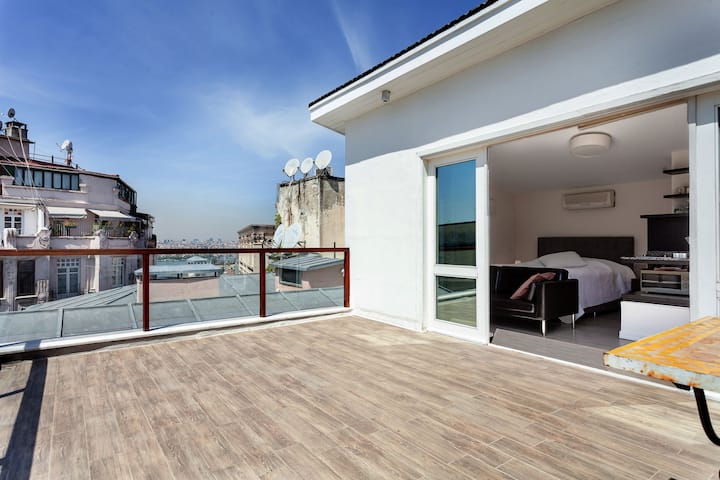 Beautiful Studio With Terrace - Karaköy