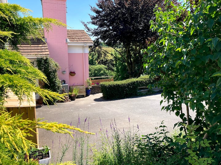 Self-contained 2-bedroom Accom. -Great Location - Holsworthy