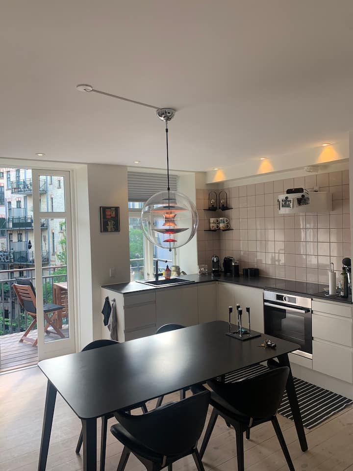 Beautiful Apartment In Central Cph With Balcony - Copenhaga